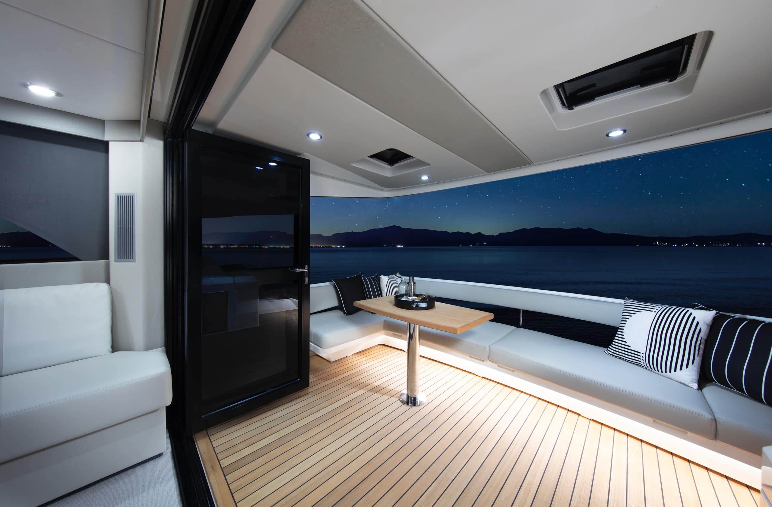 Global Launch | Maritimo M55 Flybridge Motor Yacht