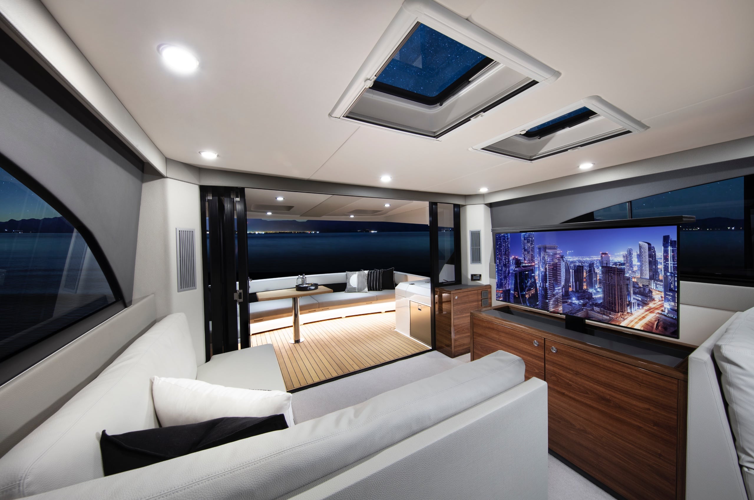 Global Launch | Maritimo M55 Flybridge Motor Yacht
